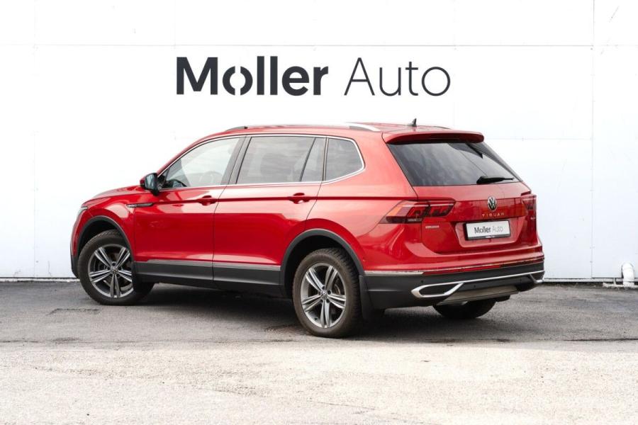Red Volkswagen Tiguan 2022 in Riga, with an engine capacity of 2.00 L and mileage of 81 thousand km for 27900 €, photo 4 on AUTOMOTO.COM.LV