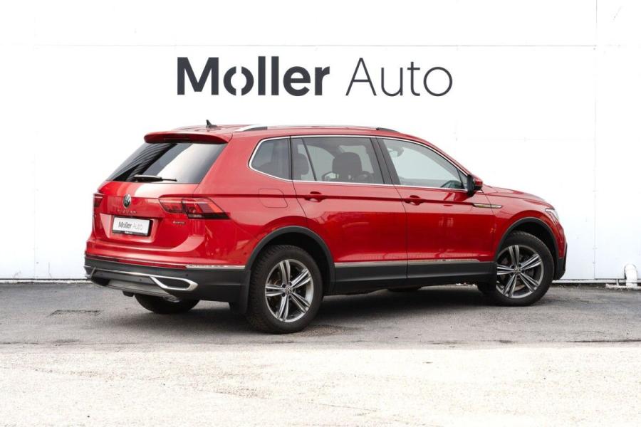 Red Volkswagen Tiguan 2022 in Riga, with an engine capacity of 2.00 L and mileage of 81 thousand km for 27900 €, photo 5 on AUTOMOTO.COM.LV