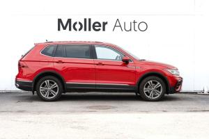 Red Volkswagen Tiguan 2022 in Riga, with an engine capacity of 2.00 L and mileage of 81 thousand km for 27900 €, photo 6 on AUTOMOTO.COM.LV