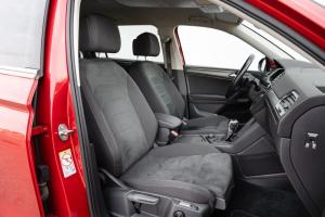 Red Volkswagen Tiguan 2022 in Riga, with an engine capacity of 2.00 L and mileage of 81 thousand km for 27900 €, photo 7 on AUTOMOTO.COM.LV