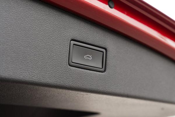 Volkswagen Tiguan 2022 in Riga on AUTOMOTO.COM.LV Red Volkswagen Tiguan 2022 in Riga, with an engine capacity of 2.00 L and mileage of 81 thousand km for 27900 €, photo 11 on AUTOMOTO.COM.LV