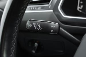 Red Volkswagen Tiguan 2022 in Riga, with an engine capacity of 2.00 L and mileage of 81 thousand km for 27900 €, photo 15 on AUTOMOTO.COM.LV