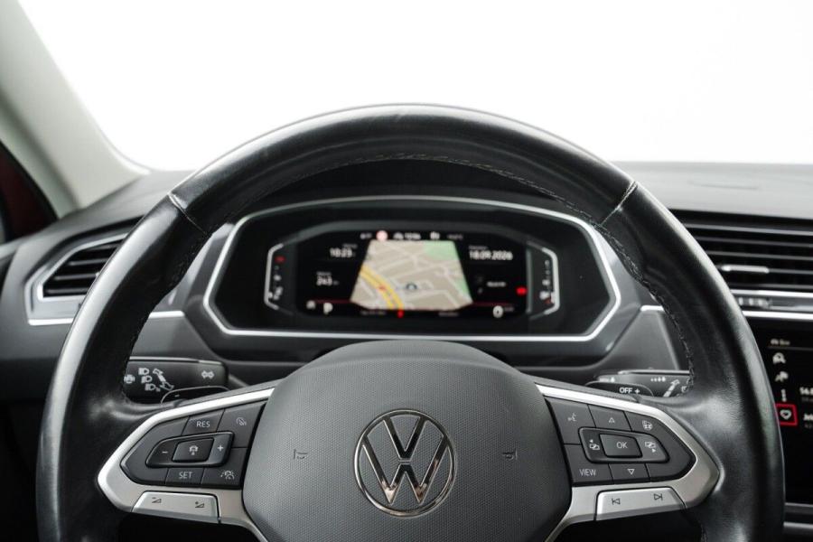 Red Volkswagen Tiguan 2022 in Riga, with an engine capacity of 2.00 L and mileage of 81 thousand km for 27900 €, photo 21 on AUTOMOTO.COM.LV