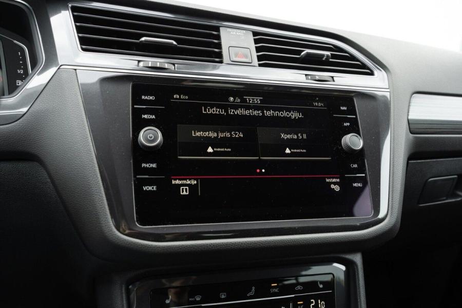 Red Volkswagen Tiguan 2022 in Riga, with an engine capacity of 2.00 L and mileage of 81 thousand km for 27900 €, photo 25 on AUTOMOTO.COM.LV