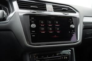 Red Volkswagen Tiguan 2022 in Riga, with an engine capacity of 2.00 L and mileage of 81 thousand km for 27900 €, photo 29 on AUTOMOTO.COM.LV
