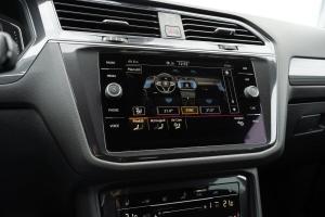 Red Volkswagen Tiguan 2022 in Riga, with an engine capacity of 2.00 L and mileage of 81 thousand km for 27900 €, photo 30 on AUTOMOTO.COM.LV