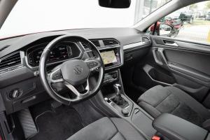 Red Volkswagen Tiguan 2022 in Riga, with an engine capacity of 2.00 L and mileage of 81 thousand km for 27900 €, photo 33 on AUTOMOTO.COM.LV