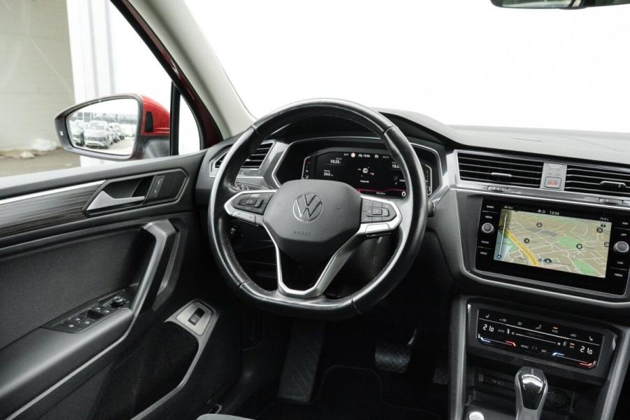 Red Volkswagen Tiguan 2022 in Riga, with an engine capacity of 2.00 L and mileage of 81 thousand km for 27900 €, photo 34 on AUTOMOTO.COM.LV