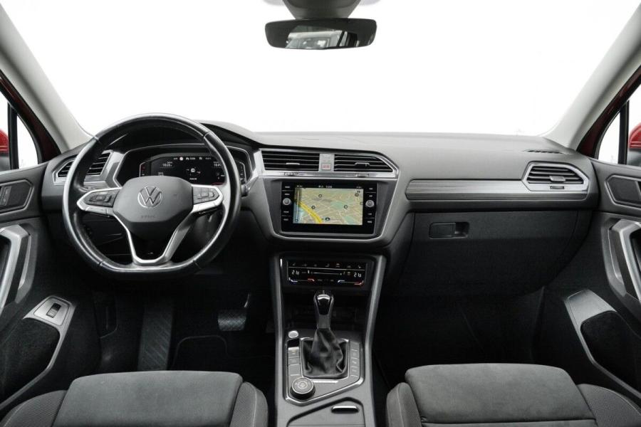 Red Volkswagen Tiguan 2022 in Riga, with an engine capacity of 2.00 L and mileage of 81 thousand km for 27900 €, photo 35 on AUTOMOTO.COM.LV