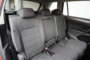 Red Volkswagen Tiguan 2022 in Riga, with an engine capacity of 2.00 L and mileage of 81 thousand km for 27900 €, photo 36 on AUTOMOTO.COM.LV