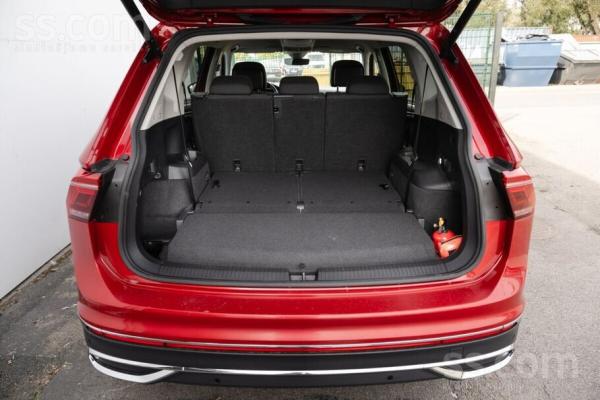 Red Volkswagen Tiguan 2022 in Riga, with an engine capacity of 2.00 L and mileage of 81 thousand km for 27900 €, photo 10 on AUTOMOTO.COM.LV