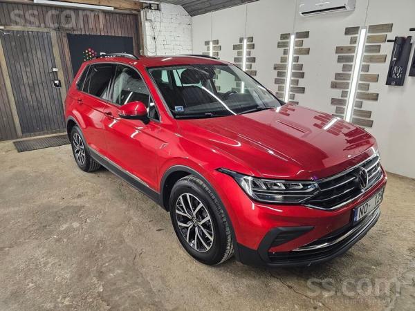 Sarkans Volkswagen Tiguan 2023 Jēkabpils, ar dzinēja tilpumu 1.50 L un nobraukumu 30 tūkst. km par 26000 €, foto 1 vietnē AUTOMOTO.COM.LV