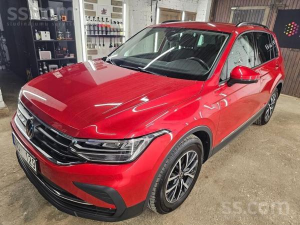 Sarkans Volkswagen Tiguan 2023 Jēkabpils, ar dzinēja tilpumu 1.50 L un nobraukumu 30 tūkst. km par 26000 €, foto 2 vietnē AUTOMOTO.COM.LV