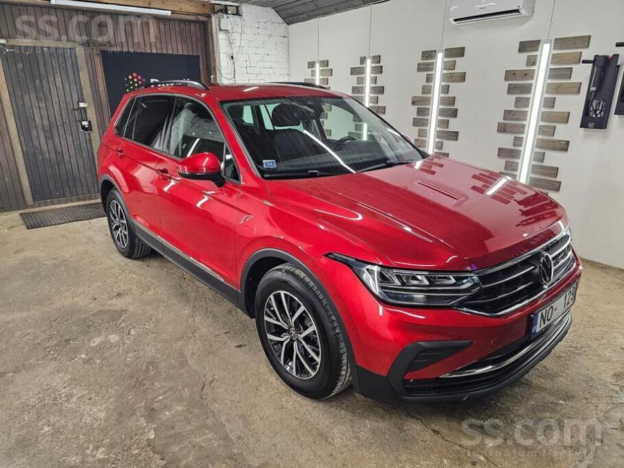 Red Volkswagen Tiguan 2023 in Jekabpils, with an engine capacity of 1.50 L and mileage of 35 thousand km for 26000 €, photo 1 on AUTOMOTO.COM.LV