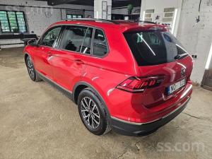 Red Volkswagen Tiguan 2023 in Jekabpils, with an engine capacity of 1.50 L and mileage of 35 thousand km for 26000 €, photo 4 on AUTOMOTO.COM.LV