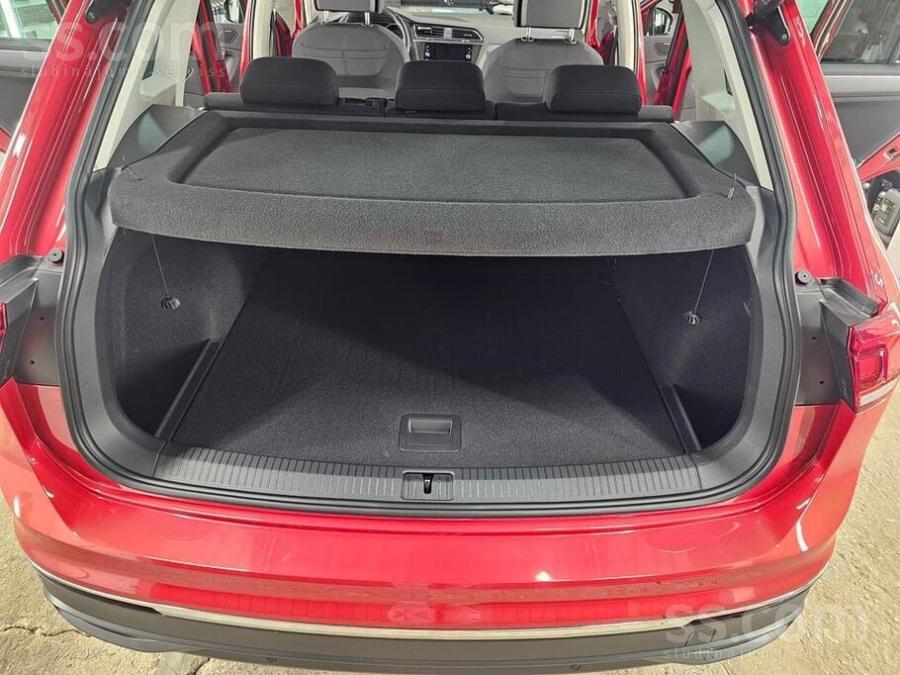 Red Volkswagen Tiguan 2023 in Jekabpils, with an engine capacity of 1.50 L and mileage of 35 thousand km for 26000 €, photo 7 on AUTOMOTO.COM.LV