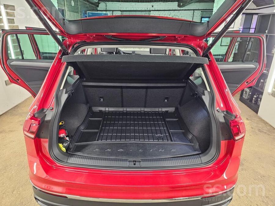 Red Volkswagen Tiguan 2023 in Jekabpils, with an engine capacity of 1.50 L and mileage of 35 thousand km for 26000 €, photo 12 on AUTOMOTO.COM.LV