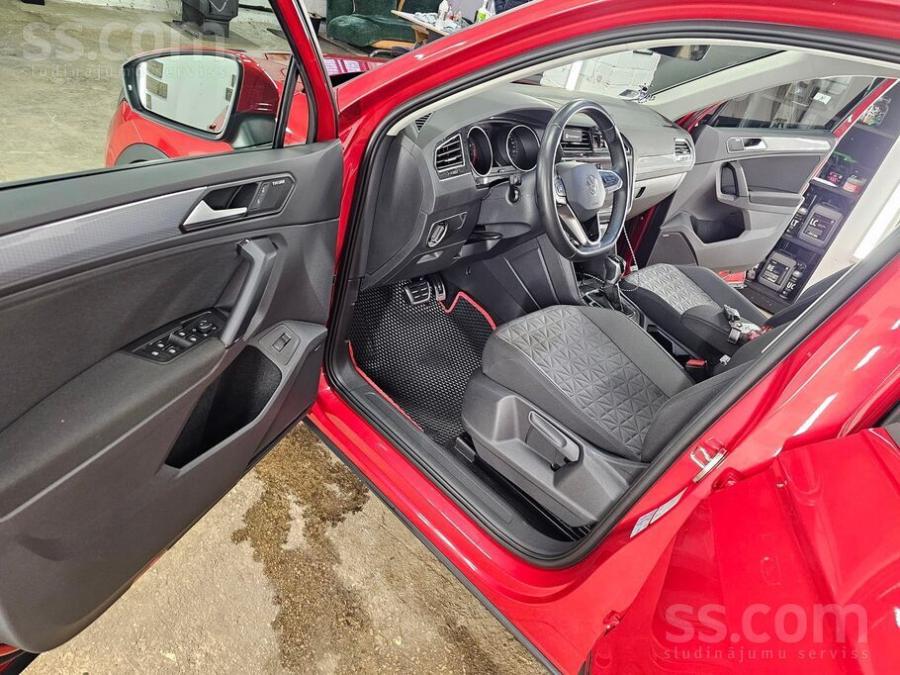 Red Volkswagen Tiguan 2023 in Jekabpils, with an engine capacity of 1.50 L and mileage of 35 thousand km for 26000 €, photo 13 on AUTOMOTO.COM.LV