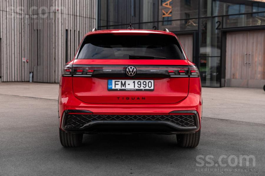 Sarkans Volkswagen Tiguan 2024 Rīga, ar dzinēja tilpumu 2.00 L un nobraukumu 20 tūkst. km par 41500 €, foto 4 vietnē AUTOMOTO.COM.LV
