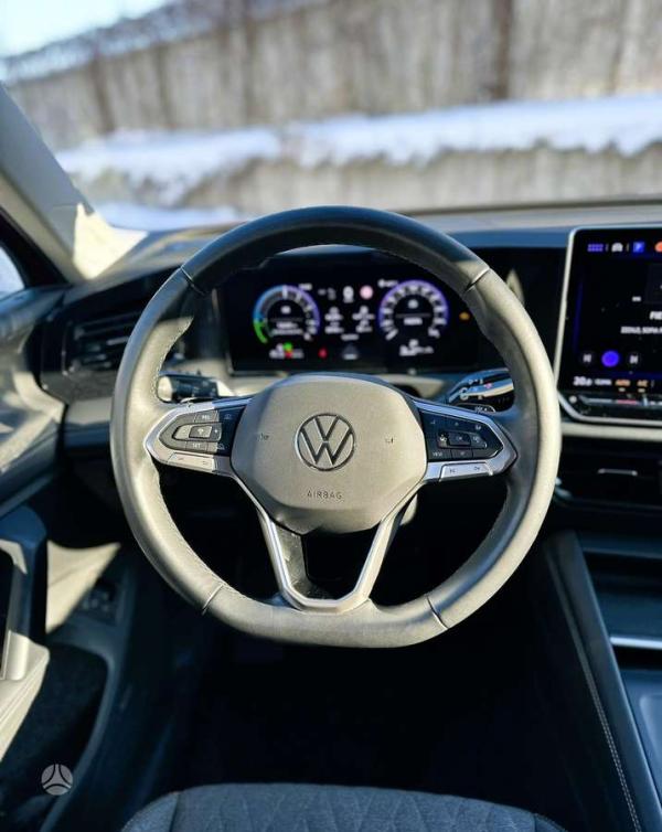 Sarkans Volkswagen Tiguan 2024 Viļņa, ar dzinēja tilpumu 1.50 L un nobraukumu 14 tūkst. km par 33500 €, foto 7 vietnē AUTOMOTO.COM.LV