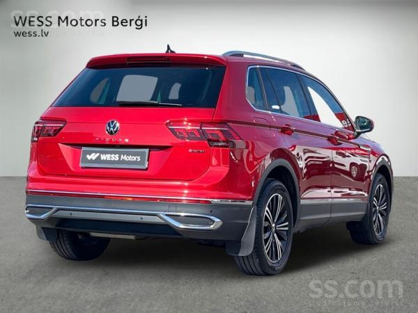 Red Volkswagen Tiguan 2024 in Riga, with an engine capacity of 2.00 L and mileage of 38 thousand km for 32990 €, photo 2 on AUTOMOTO.COM.LV