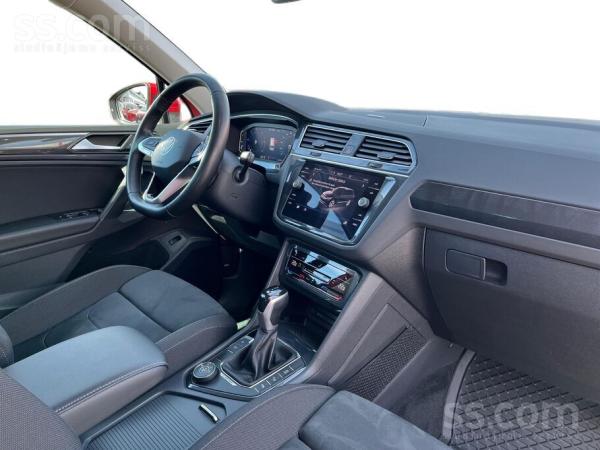 Red Volkswagen Tiguan 2024 in Riga, with an engine capacity of 2.00 L and mileage of 38 thousand km for 32990 €, photo 6 on AUTOMOTO.COM.LV