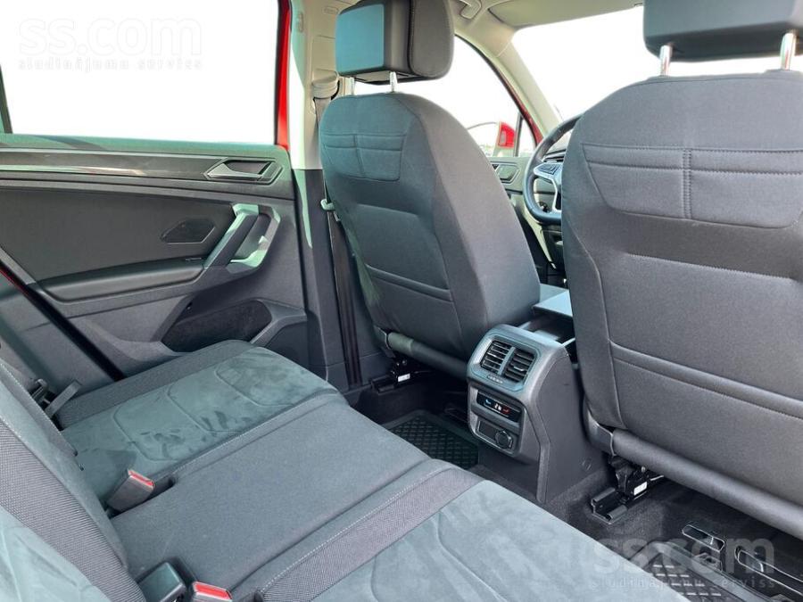 Sarkans Volkswagen Tiguan 2024 Rīga, ar dzinēja tilpumu 2.00 L un nobraukumu 38 tūkst. km par 32990 €, foto 8 vietnē AUTOMOTO.COM.LV