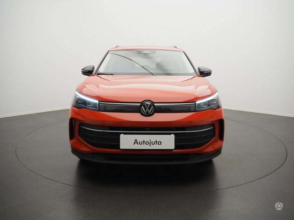 Red Volkswagen Tiguan 2025 in Vilnius, with an engine capacity of 1.50 L and mileage of 25 thousand km for 28800 €, photo 2 on AUTOMOTO.COM.LV