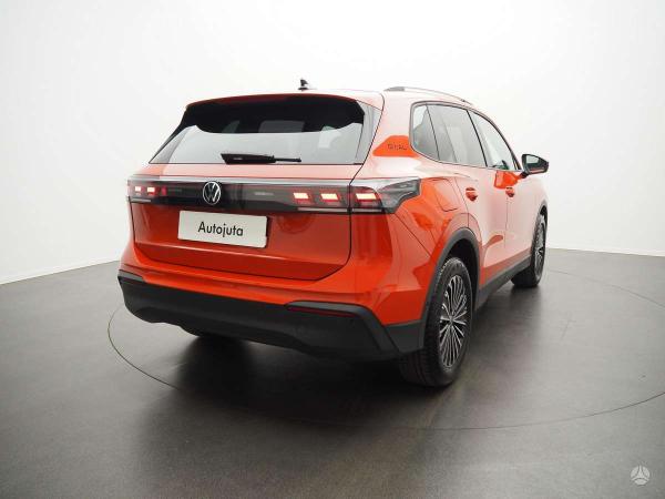 Red Volkswagen Tiguan 2025 in Vilnius, with an engine capacity of 1.50 L and mileage of 25 thousand km for 28800 €, photo 4 on AUTOMOTO.COM.LV