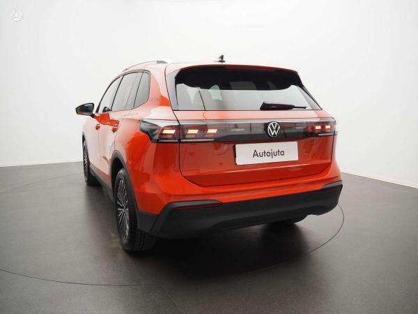 Red Volkswagen Tiguan 2025 in Vilnius, with an engine capacity of 1.50 L and mileage of 25 thousand km for 28800 €, photo 5 on AUTOMOTO.COM.LV