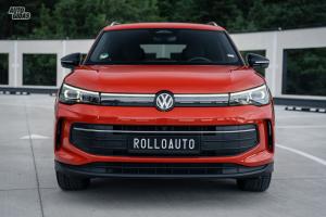 Sarkans Volkswagen Tiguan 2025 Viļņa, ar dzinēja tilpumu 1.50 L un nobraukumu 23 tūkst. km par 37000 €, foto  vietnē AUTOMOTO.COM.LV