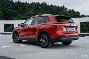 Sarkans Volkswagen Tiguan 2025 Viļņa, ar dzinēja tilpumu 1.50 L un nobraukumu 23 tūkst. km par 37000 €, foto 5 vietnē AUTOMOTO.COM.LV