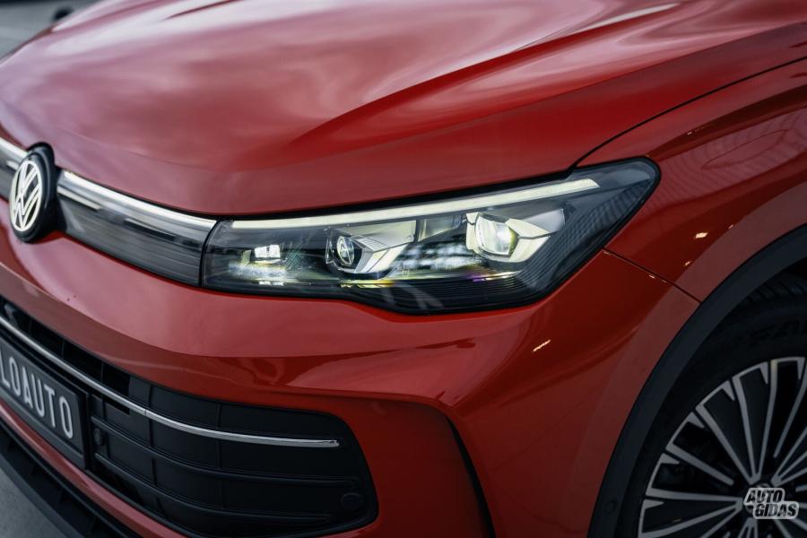 Sarkans Volkswagen Tiguan 2025 Viļņa, ar dzinēja tilpumu 1.50 L un nobraukumu 23 tūkst. km par 37000 €, foto 17 vietnē AUTOMOTO.COM.LV
