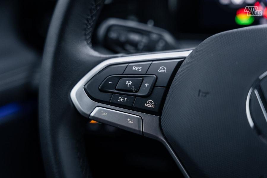 Sarkans Volkswagen Tiguan 2025 Viļņa, ar dzinēja tilpumu 1.50 L un nobraukumu 23 tūkst. km par 37000 €, foto 28 vietnē AUTOMOTO.COM.LV