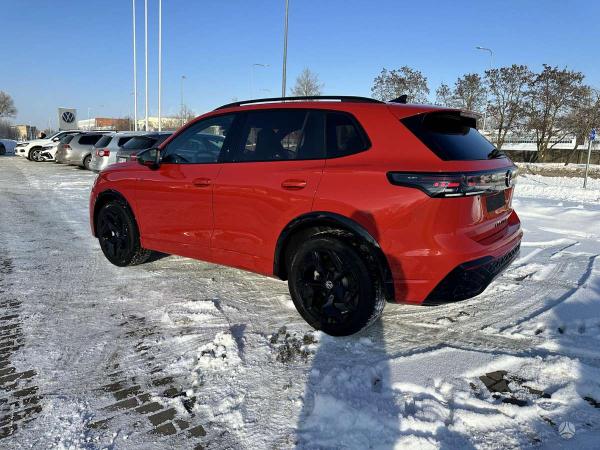 Red Volkswagen Tiguan 2026 in Siauliai, with an engine capacity of 1.50 L and mileage of 10 thousand km for 44500 €, photo 9 on AUTOMOTO.COM.LV