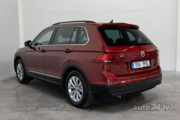 Red Volkswagen Tiguan 2016 in Tallinn, with an engine capacity of 1.40 L and mileage of 238 thousand km for 12790 €, photo 4 on AUTOMOTO.COM.LV