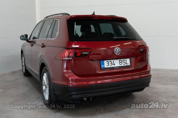 Red Volkswagen Tiguan 2016 in Tallinn, with an engine capacity of 1.40 L and mileage of 238 thousand km for 12790 €, photo 5 on AUTOMOTO.COM.LV
