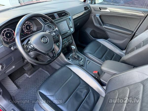 Red Volkswagen Tiguan 2017 in Viljandi, with an engine capacity of 2.00 L and mileage of 259 thousand km for 15500 €, photo 5 on AUTOMOTO.COM.LV
