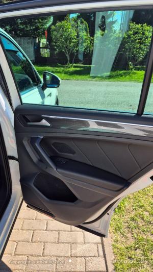 Volkswagen Tiguan 2018 in Tallinn, with an engine capacity of 2.00 L and mileage of 83 thousand km for 18881 €, photo 7 on AUTOMOTO.COM.LV