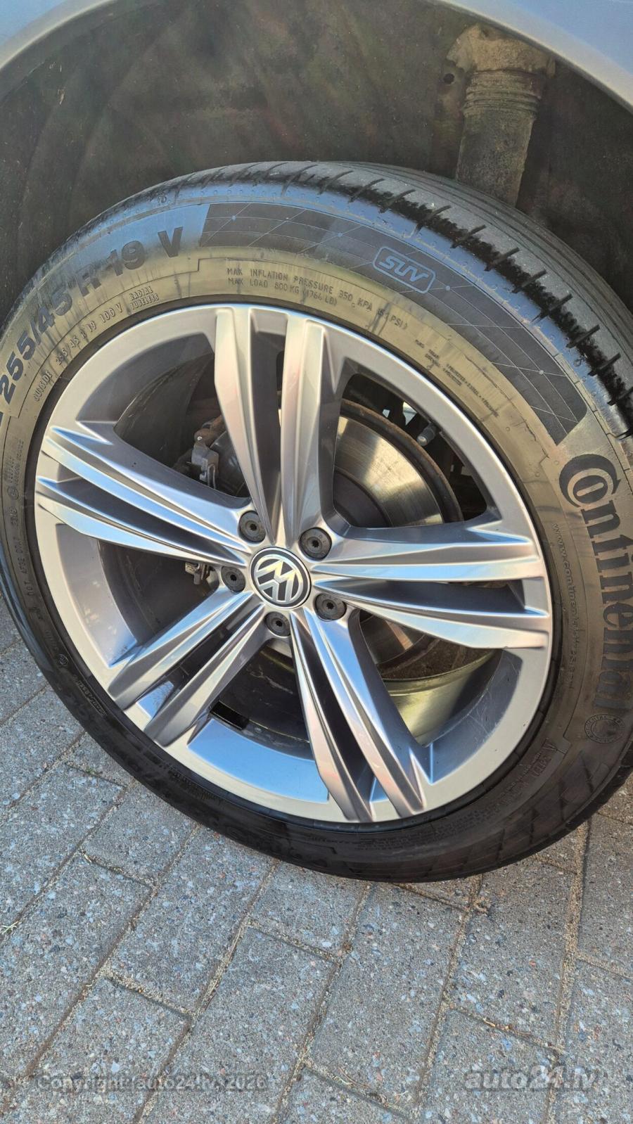 Volkswagen Tiguan 2018 in Tallinn, with an engine capacity of 2.00 L and mileage of 83 thousand km for 18881 €, photo 15 on AUTOMOTO.COM.LV