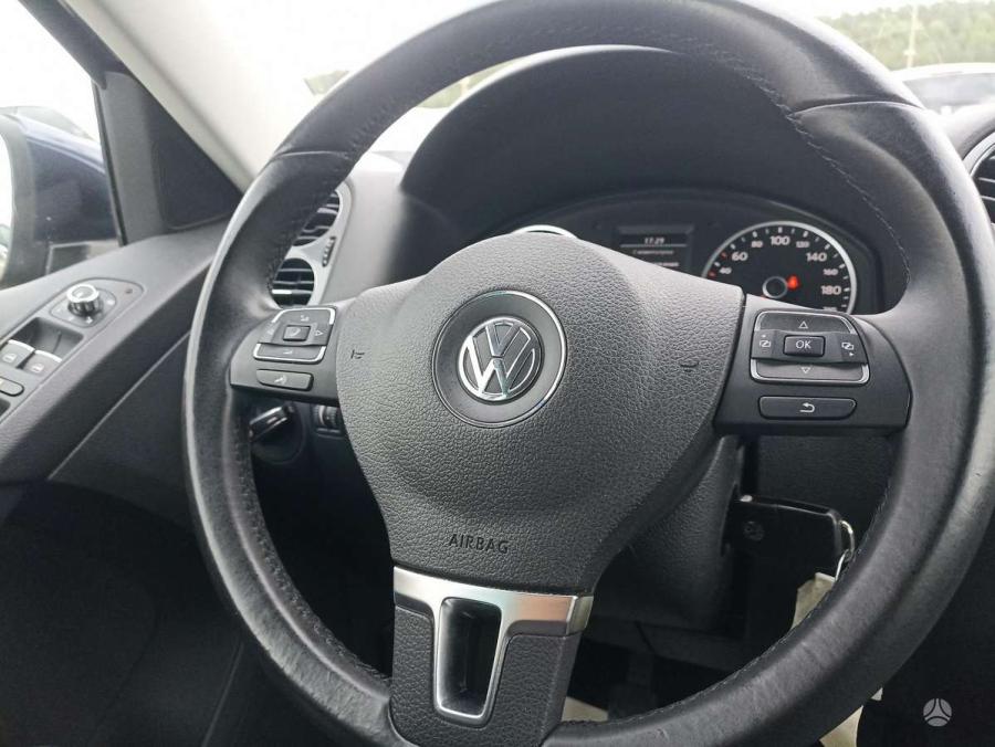 Violet Volkswagen Tiguan 2013 in Vilnius, with an engine capacity of 1.97 L and mileage of 199 thousand km for 9300 €, photo 15 on AUTOMOTO.COM.LV