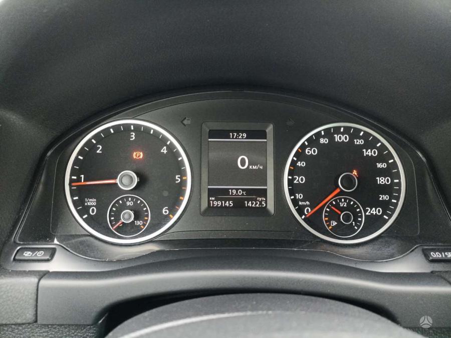 Violet Volkswagen Tiguan 2013 in Vilnius, with an engine capacity of 1.97 L and mileage of 199 thousand km for 9300 €, photo 16 on AUTOMOTO.COM.LV