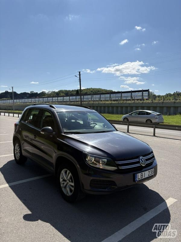 Violet Volkswagen Tiguan 2016 in Kaunas, with an engine capacity of 2.00 L and mileage of 121 thousand km for 8300 €, photo 1 on AUTOMOTO.COM.LV