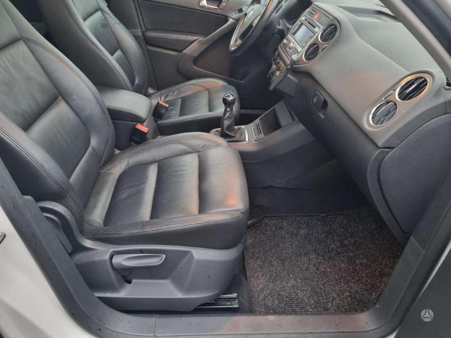 Balts Volkswagen Tiguan 2008 Šauļi, ar dzinēja tilpumu 1.97 L un nobraukumu 173 tūkst. km par 6600 €, foto 25 vietnē AUTOMOTO.COM.LV