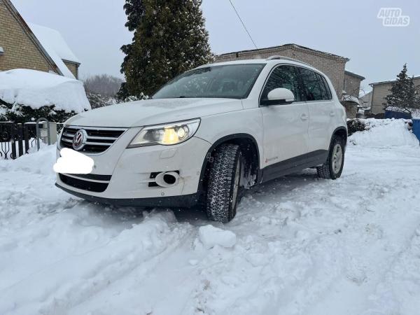 Balts Volkswagen Tiguan 2008 Šauļi, ar dzinēja tilpumu 2.00 L un nobraukumu 350 tūkst. km par 3400 €, foto 2 vietnē AUTOMOTO.COM.LV