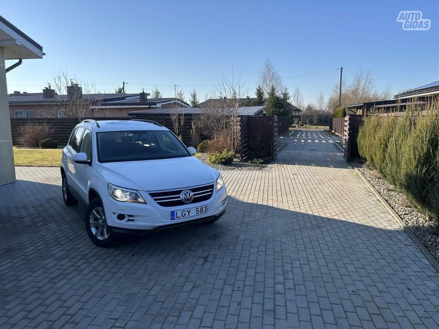 White Volkswagen Tiguan 2008 in Klaipeda, with an engine capacity of 2.00 L and mileage of 347 thousand km for 5300 €, photo 1 on AUTOMOTO.COM.LV