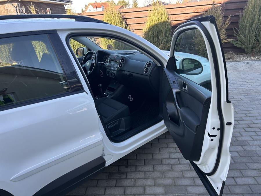 White Volkswagen Tiguan 2008 in Klaipeda, with an engine capacity of 2.00 L and mileage of 347 thousand km for 5300 €, photo 17 on AUTOMOTO.COM.LV