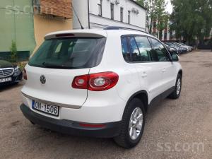 White Volkswagen Tiguan 2008 in Daugavpils, with an engine capacity of 2.00 L and mileage of 0 thousand km for 5750 €, photo 7 on AUTOMOTO.COM.LV
