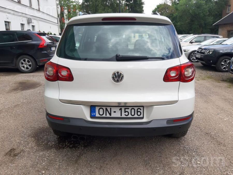 White Volkswagen Tiguan 2008 in Daugavpils, with an engine capacity of 2.00 L and mileage of 0 thousand km for 5750 €, photo 8 on AUTOMOTO.COM.LV