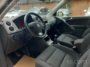 White Volkswagen Tiguan 2008 in Daugavpils, with an engine capacity of 2.00 L and mileage of 0 thousand km for 5750 €, photo 12 on AUTOMOTO.COM.LV